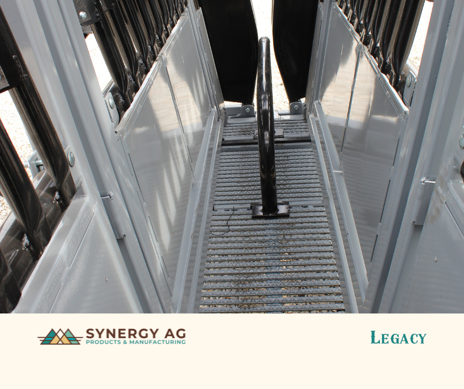 Legacy Commercial Hydraulic Squeeze Chute