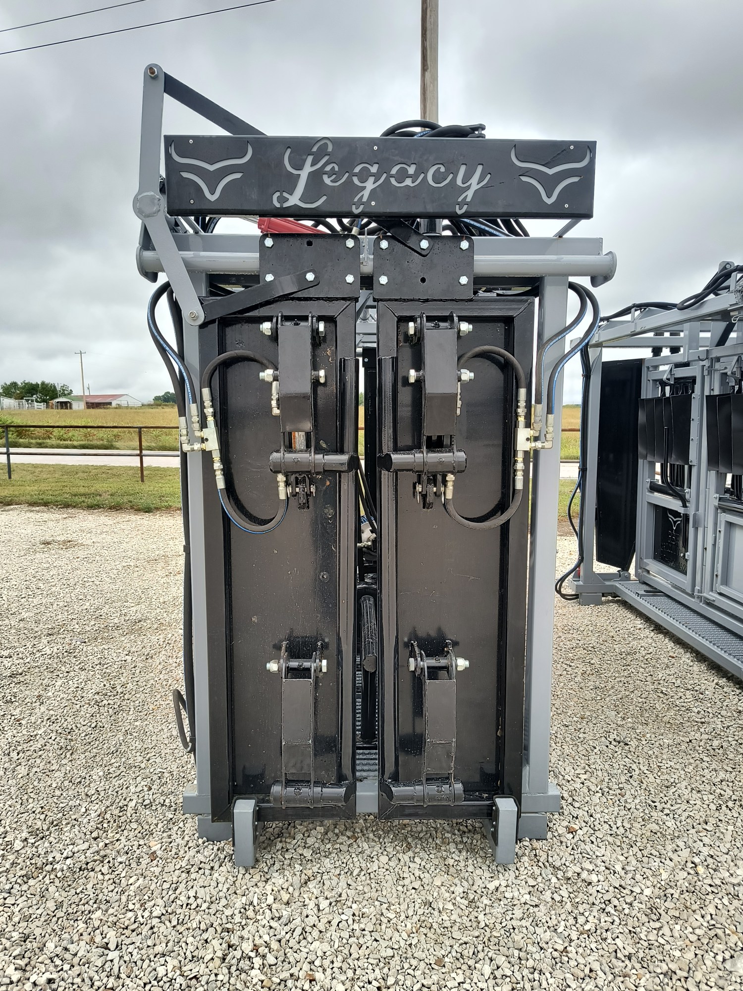 Legacy Commercial Hydraulic Squeeze Chute